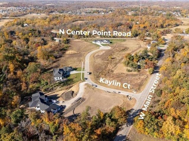 1915 Kaylin Ct, Robins, IA 52328