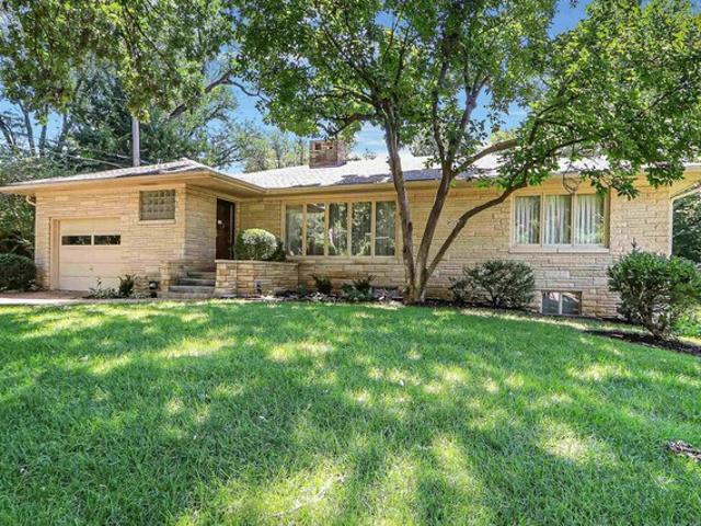 1915 Pierre St, Manhattan, KS 66502