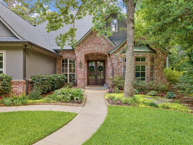 1915 Stonegate Valley Drive