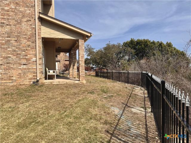 1915 Sutton Place Trail