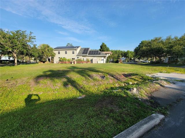 1915 Swanbourne Ln, Lutz, FL 33558 | MLS #TB8388 | Compass