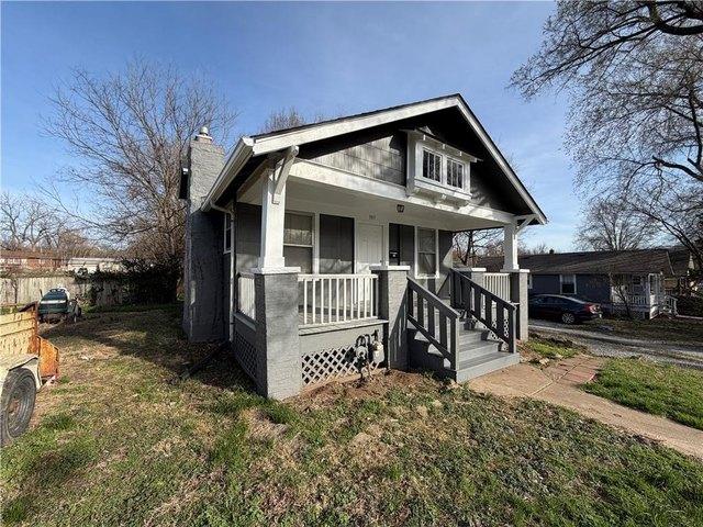 1915 S Overton Ave, Independence, MO 64052