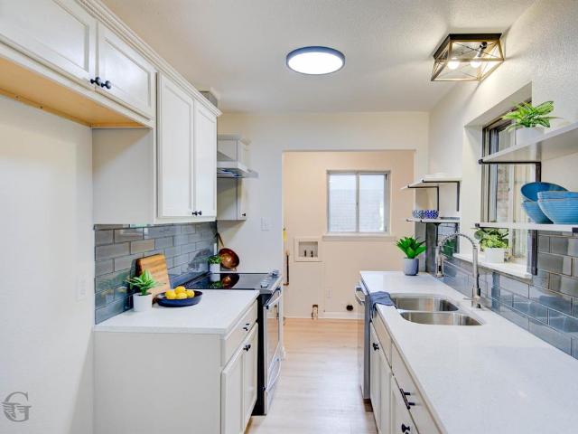 1915 Saturn Street