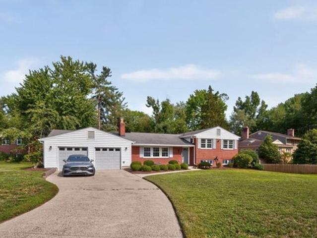 1915 Shannon Ct, Alexandria, VA 22306