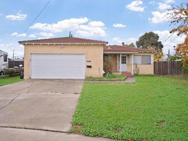 1915 Tracy Ct, Modesto, CA 95350