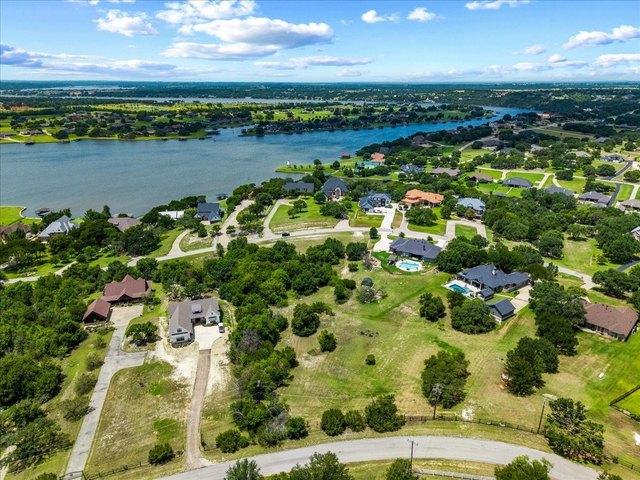 1915 W Emerald Bend Ct, Granbury, TX 76049