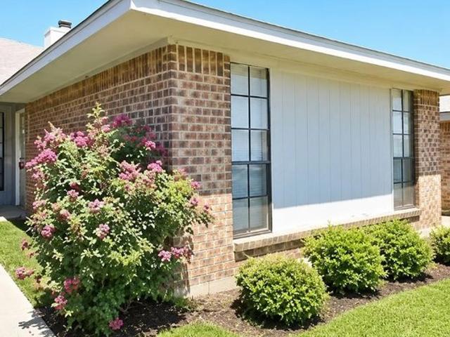 1915 1917 Spindletop Dr, Duncanville, TX 75137