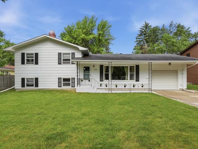 1915 11th St S, Moorhead, MN 56560