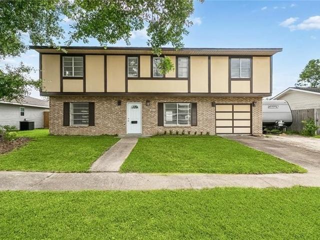 1916 Madewood Rd, Laplace, LA 70068