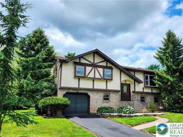 1916 Molinaro Dr, Allentown, PA 18104