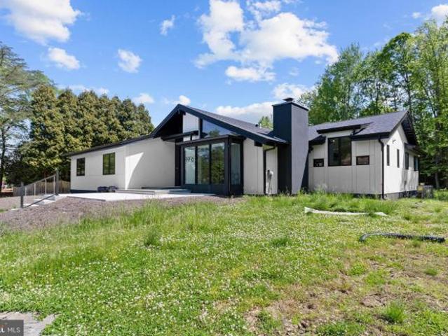 1916 Owl Ct, Cherry Hill, NJ 08003