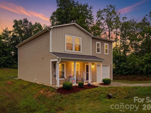 1916 Country Way, Hickory, NC 28601