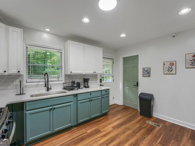 1916 Glen Mora Court
