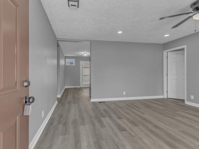 1916 Louanne Dr