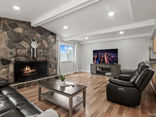 1916 Squirrel Valley Drive