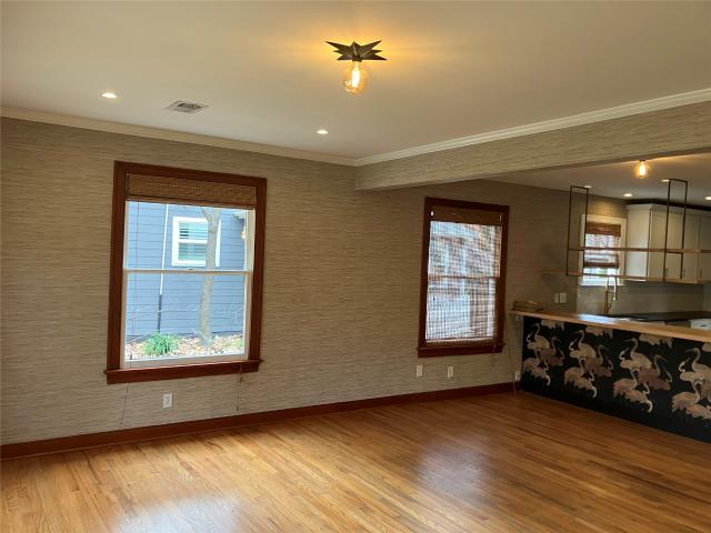 1916 W 39th St, Austin, TX 78731 | MLS #9694 | Compass