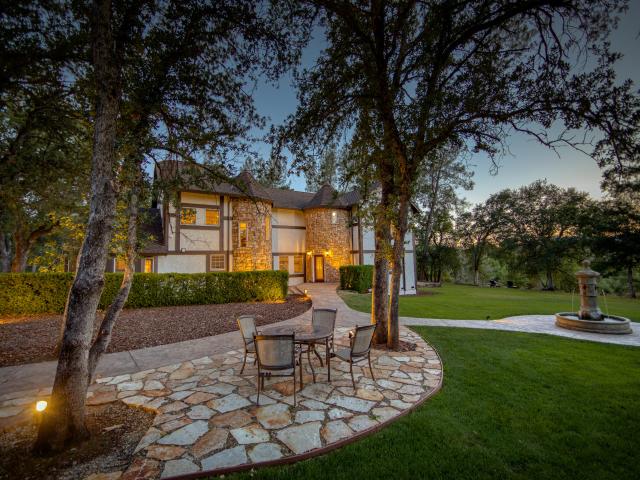 19177 Hollow Lane