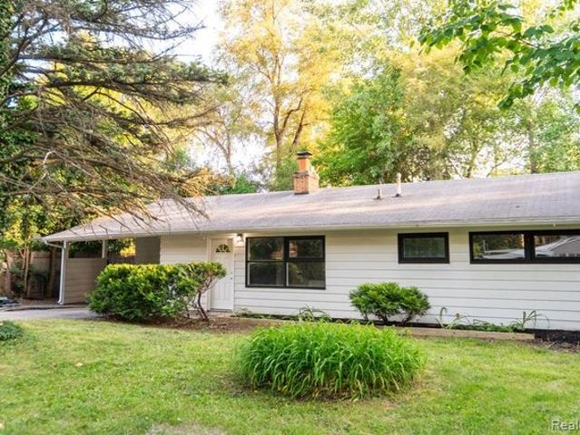 1917 Bayberry Ln, Flint, MI 48507