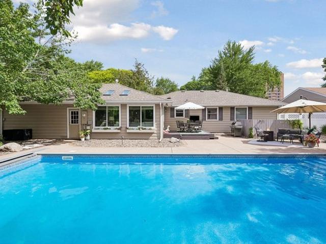 1917 Dixon Dr, Bloomington, MN 55431