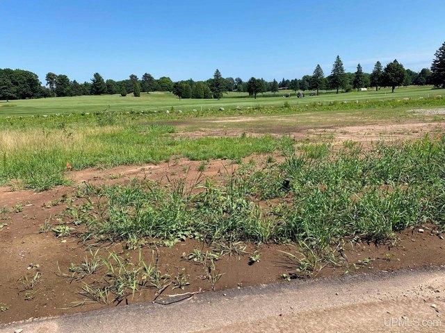 1917 Langford Dr, Marquette, MI 49855