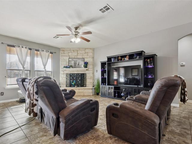 1917 Pecan Valley Dr