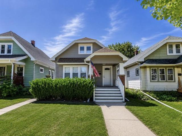 1917 S 71st St, West Allis, WI 53219