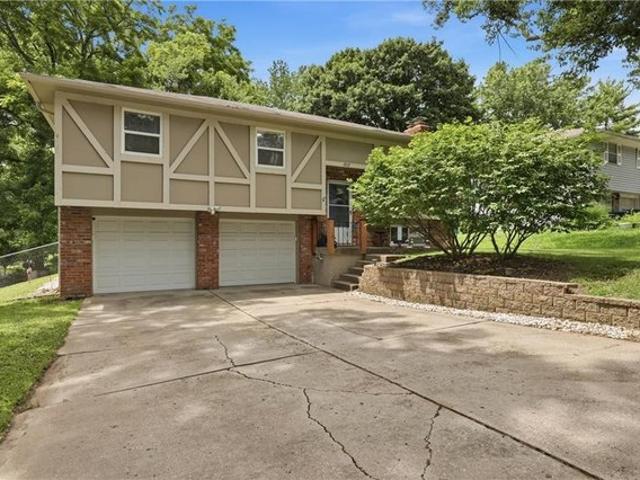 1917 SE Piccadilly St, Blue Springs, MO 64014