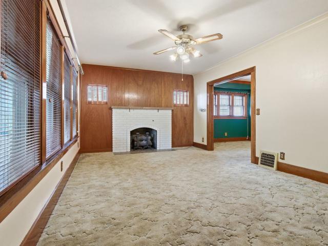 1917 W Callender Avenue