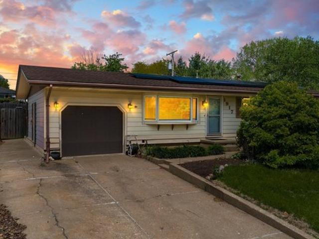 1917 W Daytona Dr, Peoria, IL 61614