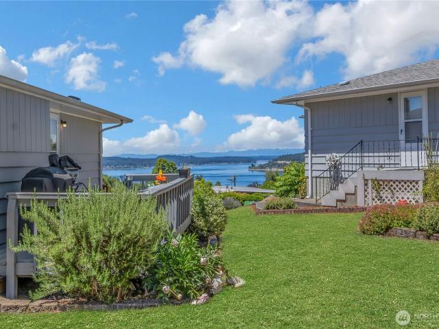 1917 1919 Willow Lane W