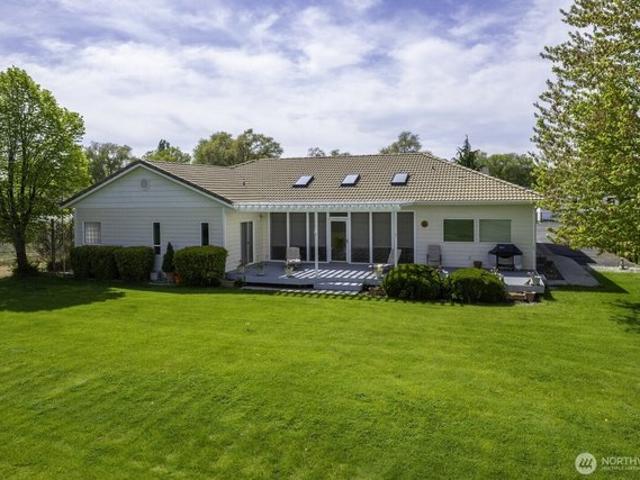 19185 St Andrews Dr NW, Soap Lake, WA 98851