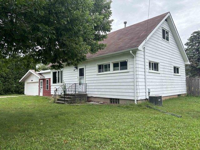 1918 Alaska St, Oshkosh, WI 54902