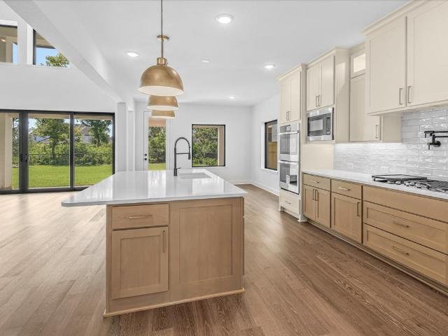 1918 Cathedral Bend Drive