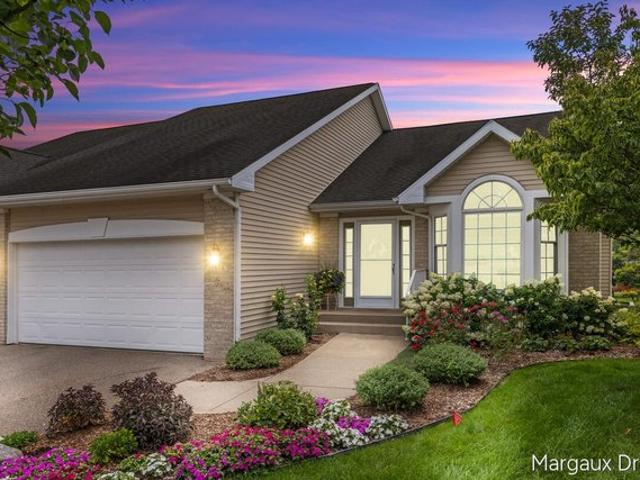 1918 Dunlin Ct NE, Grand Rapids, MI 49505
