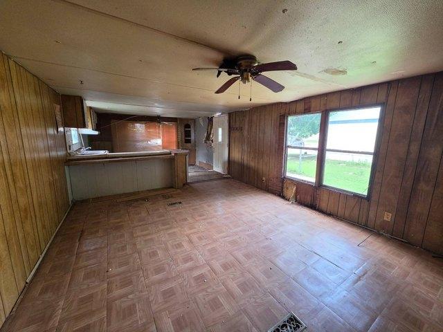 1918 E Lockwood St, Wichita, KS 67216
