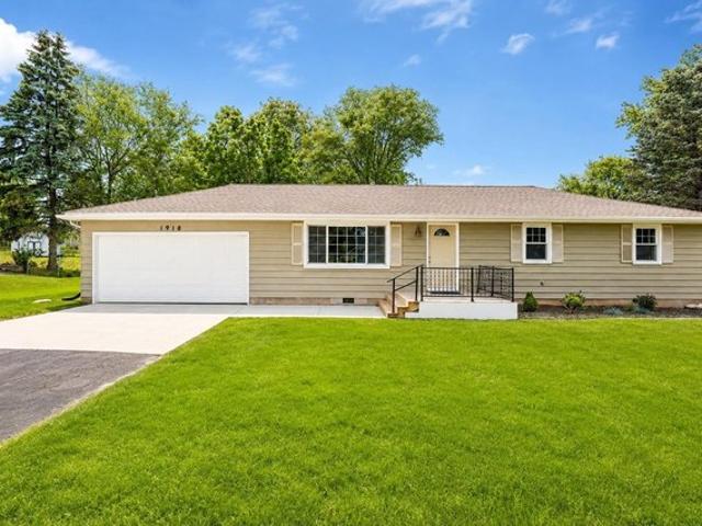 1918 Klug Dr, Fort Wayne, IN 46818