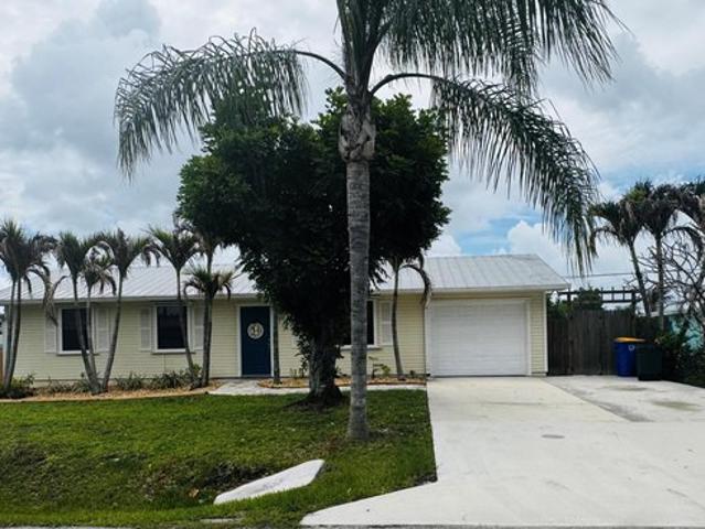 1918 SE Monroe St, Stuart, FL 34997