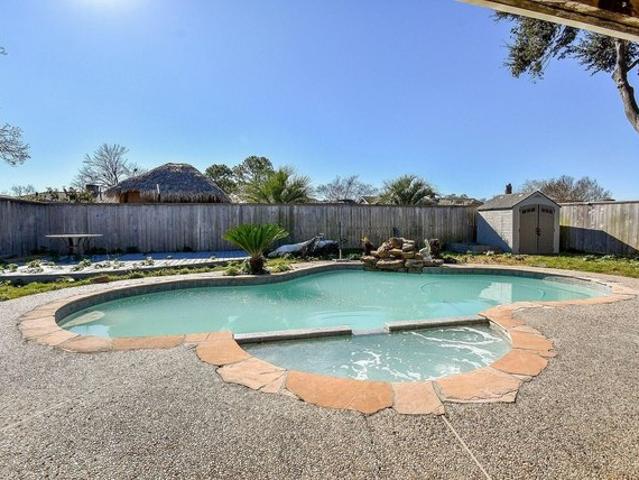 1918 Tulsa St, Deer Park, TX 77536