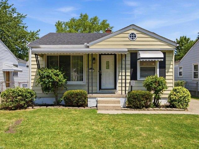 19197 Woodland St, Harper Woods, MI 48225