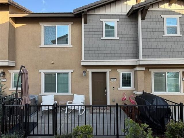 19197 Sequoia Grove St, Highgrove, CA 92507