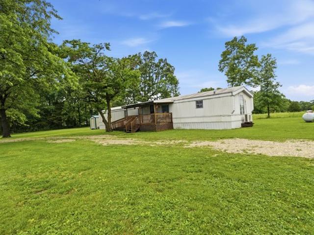 1919 Burnett Rd, Seymour, MO 65746