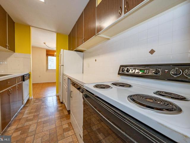 1919 Chestnut Street # 1016