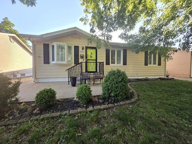 1919 Fairfield Dr, Springfield, IL 62702