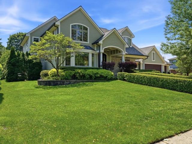 1919 Greenleaf Dr, Royal Oak, MI 48067