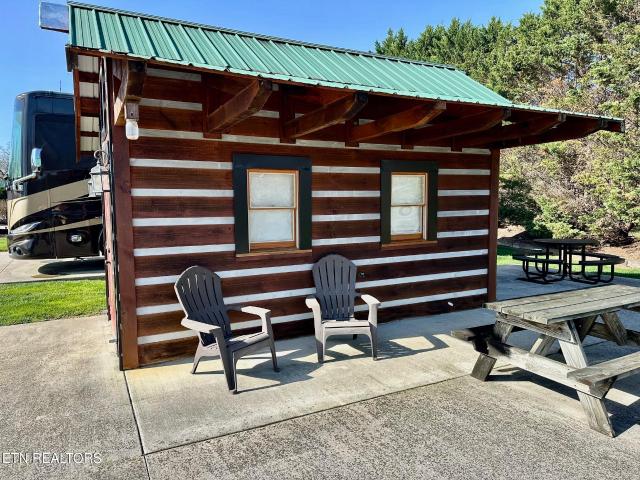 1919 Lizi Loop Way, Sevierville, TN 37862 | MLS #1332