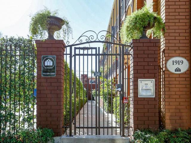 1919 Portsmouth 2 Bedroom Apartment for Rent at 1919 Portsmouth St, Houston, TX 77098 Neartown Montrose