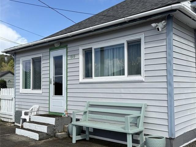 1919 Riddell St, Raymond, WA 98577