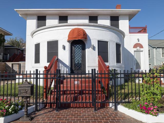 1919 Rosenberg Street