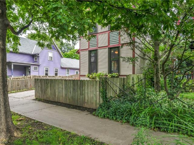 1919 W 45th Street
