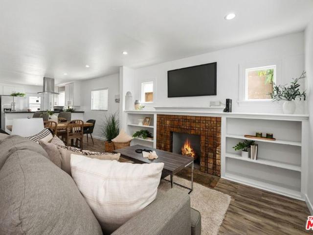 1919 W 65th Place